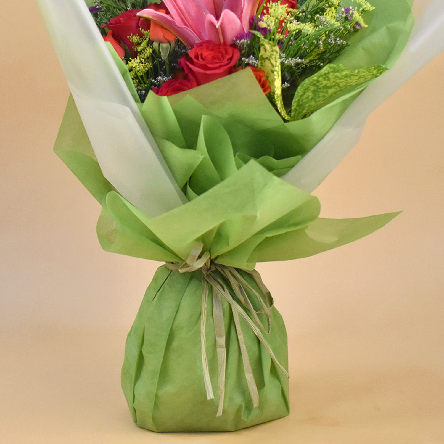 Online Prepossessing Mixed Flowers Bunch Gift Delivery in Singapore - FNP