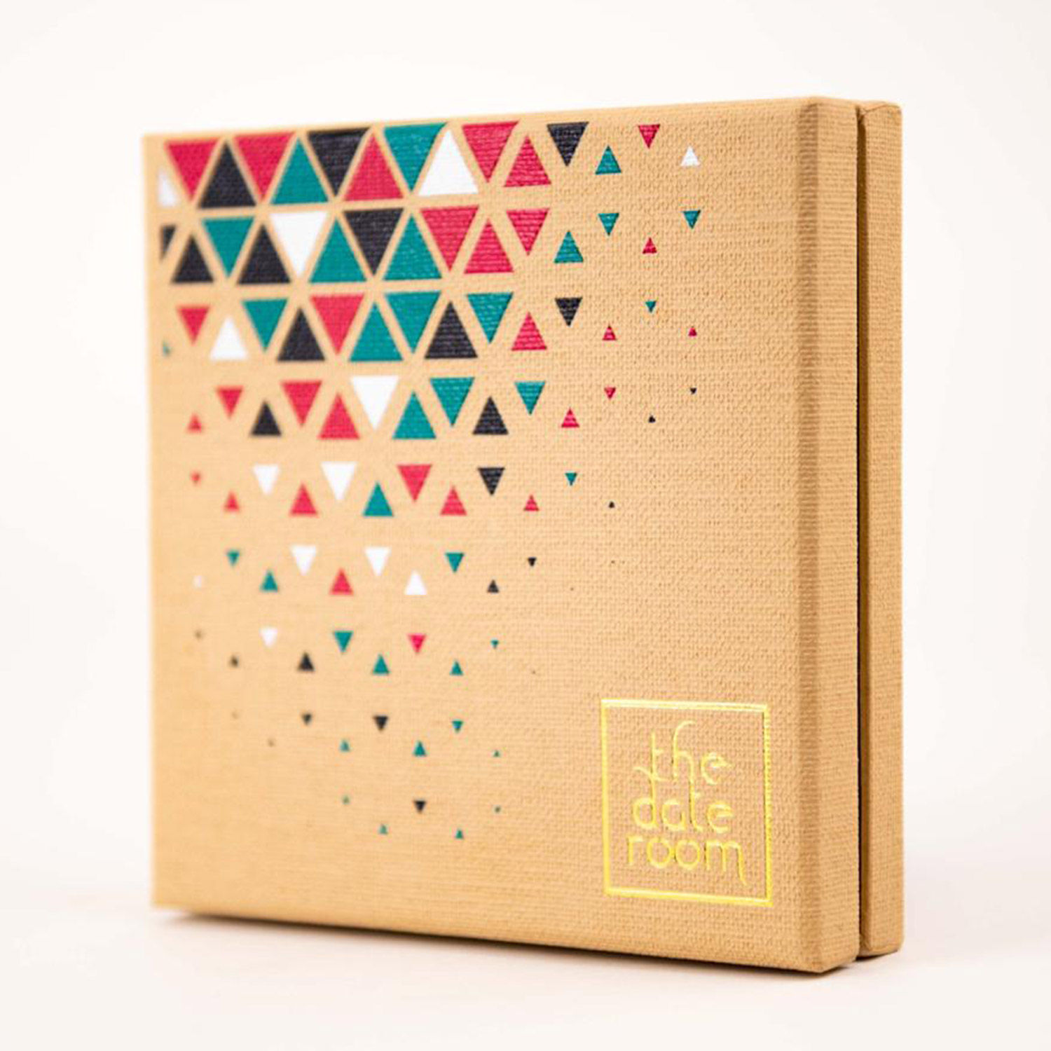 Online National Day Raffia Box Medium Gift Delivery in UAE - FNP